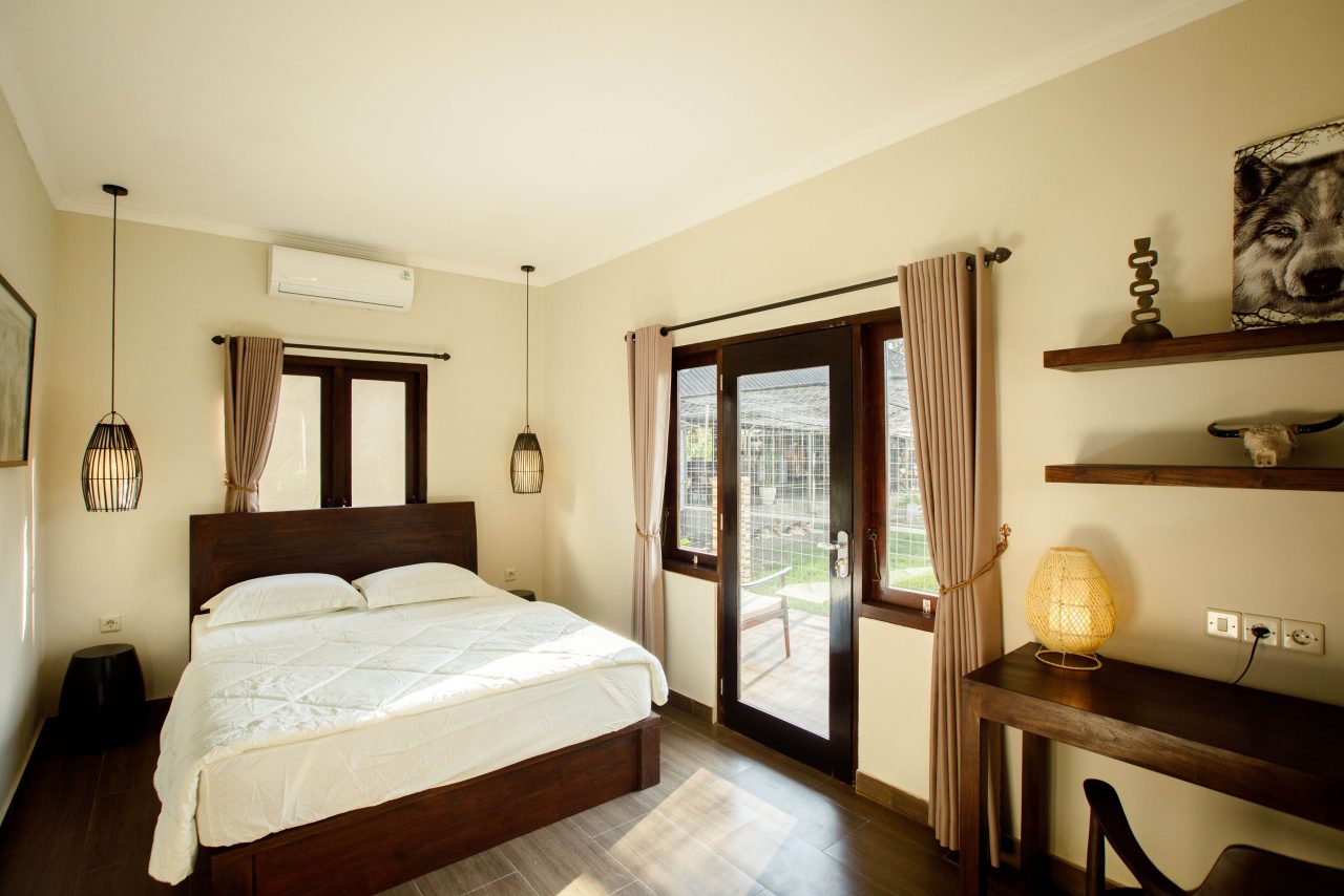 VILLA BOOKING | Alpha Wolf Lodge