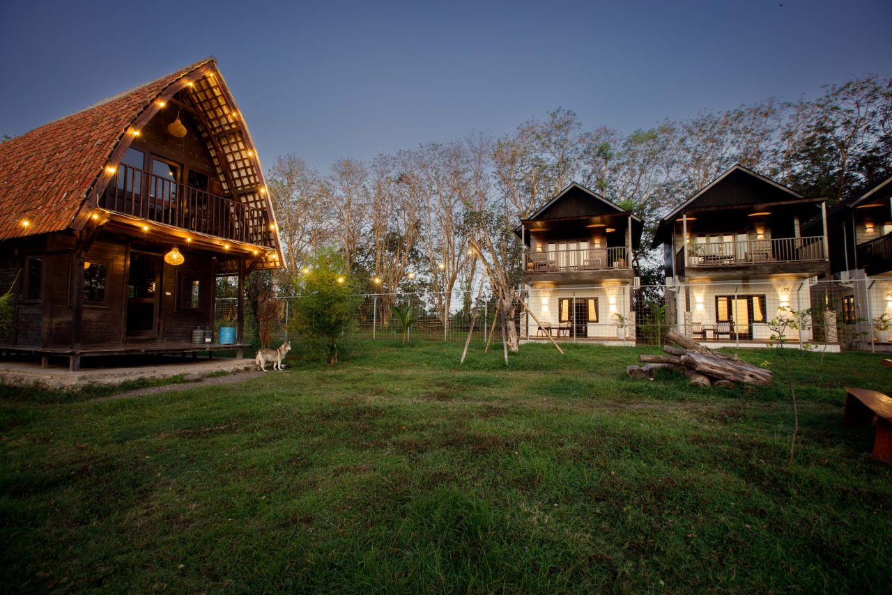 VILLA BOOKING | Alpha Wolf Lodge